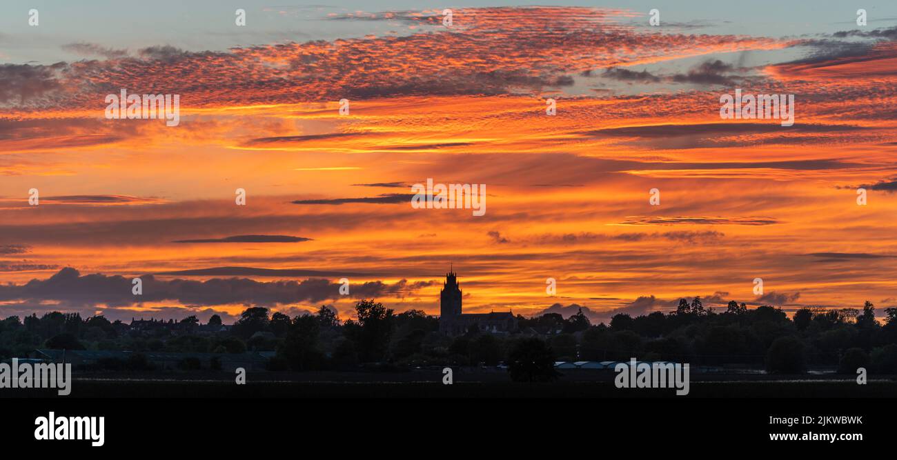 Sunset behind the village of Sutton-in-the-Isle, Cambridgeshire Stock ...