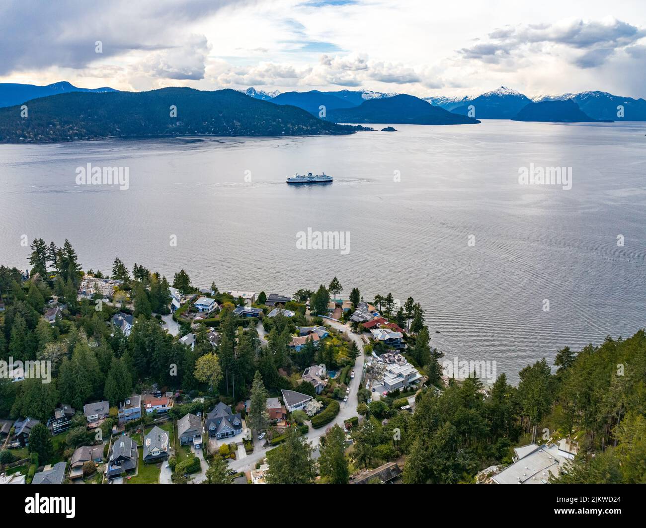 An aerial view of the ferries in the ocean during daytime in Horseshoe ...
