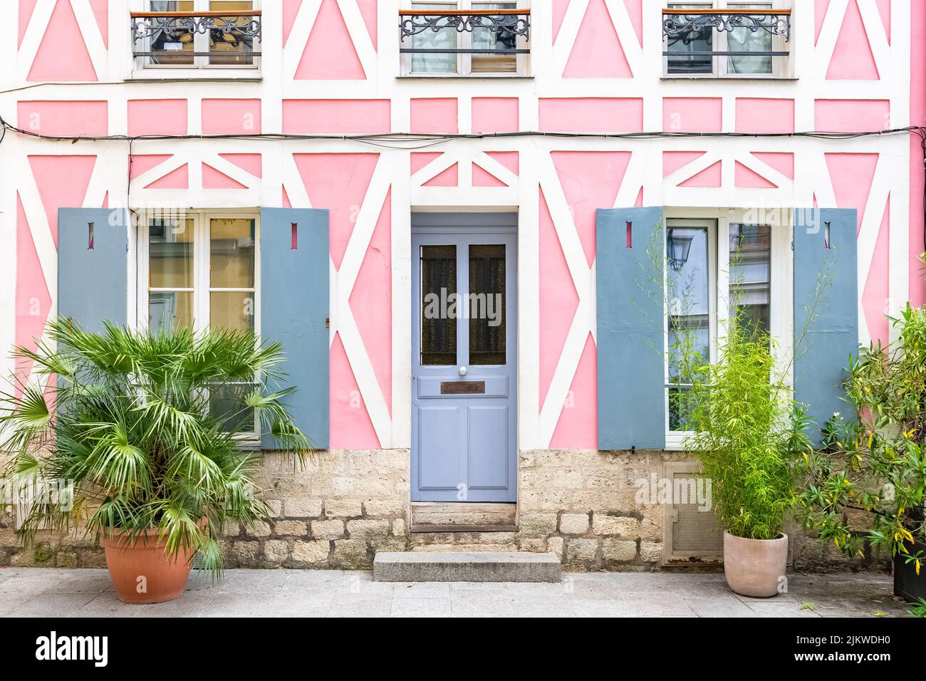 Paris, colorful house rue Cremieux, typical street Stock Photo - Alamy