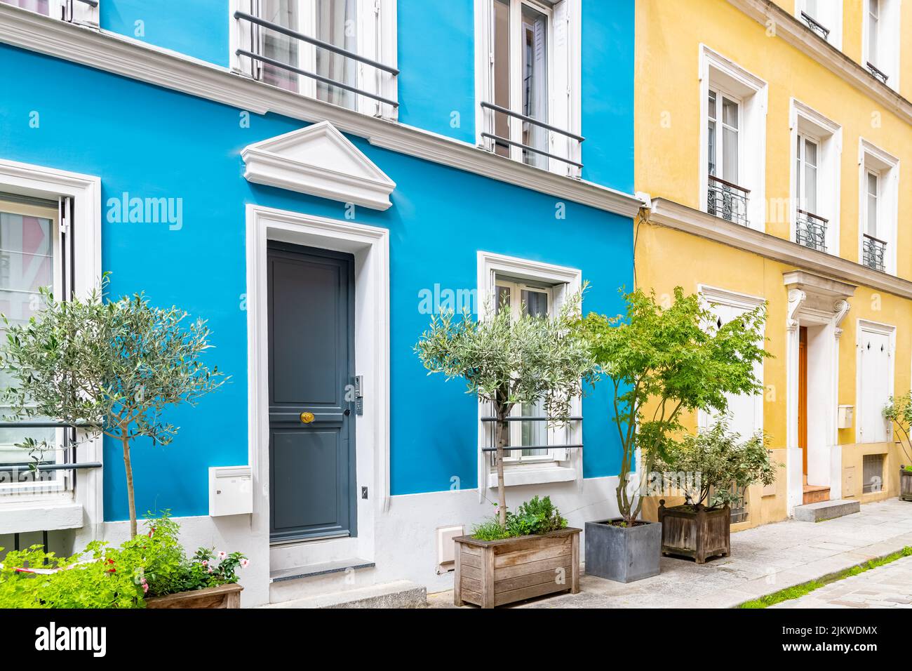 Paris, colorful house rue Cremieux, typical street Stock Photo - Alamy
