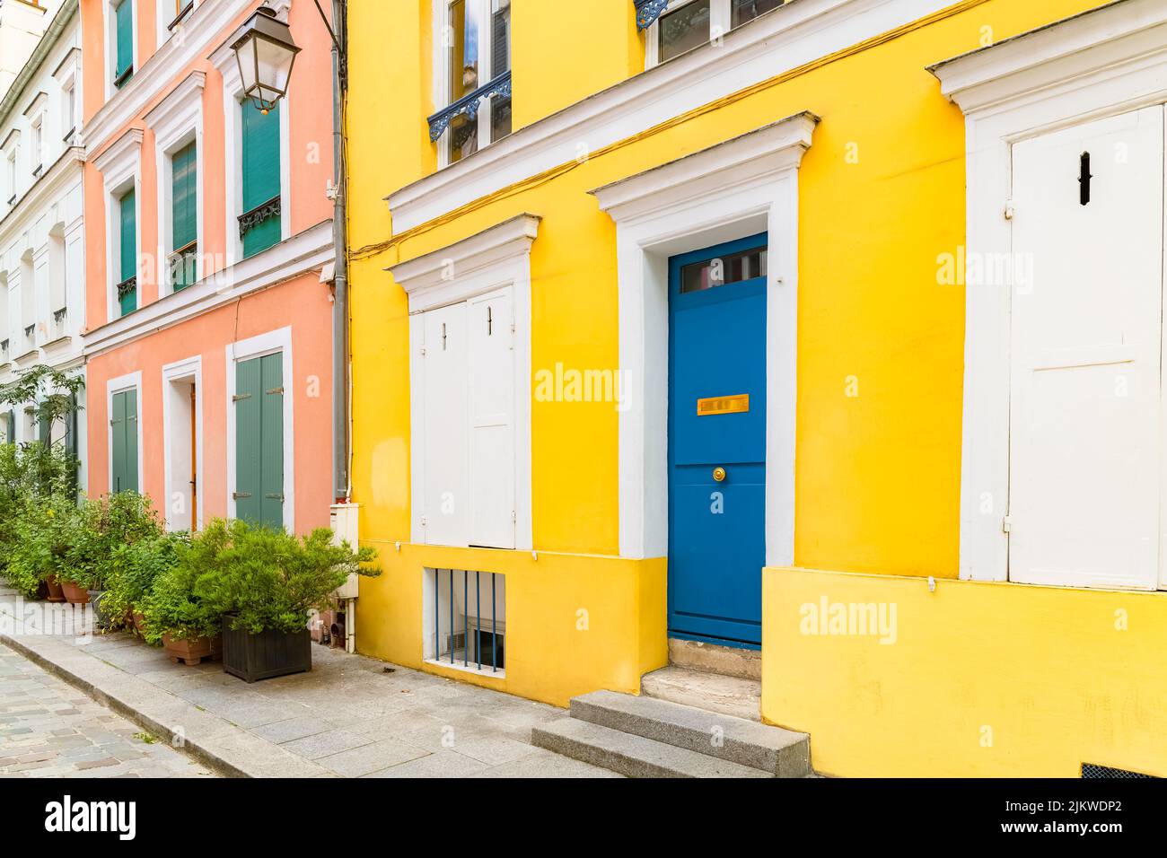 Paris, colorful house rue Cremieux, typical street Stock Photo - Alamy