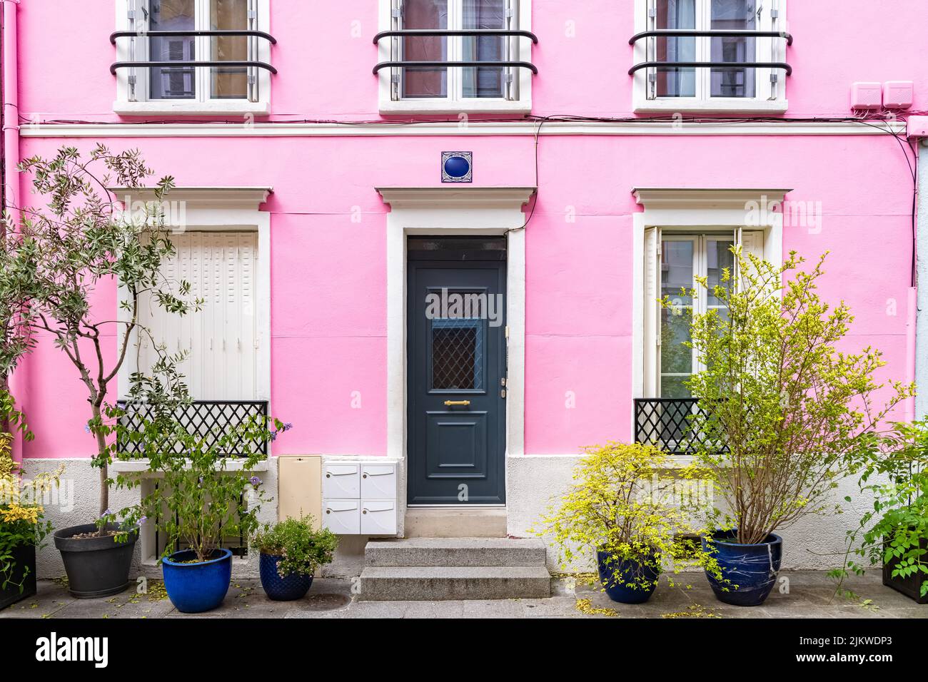 Paris, colorful house rue Cremieux, typical street Stock Photo - Alamy