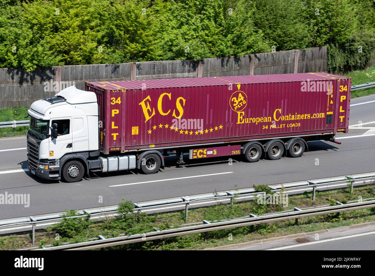 Lorry containers hi-res stock photography and images - Alamy