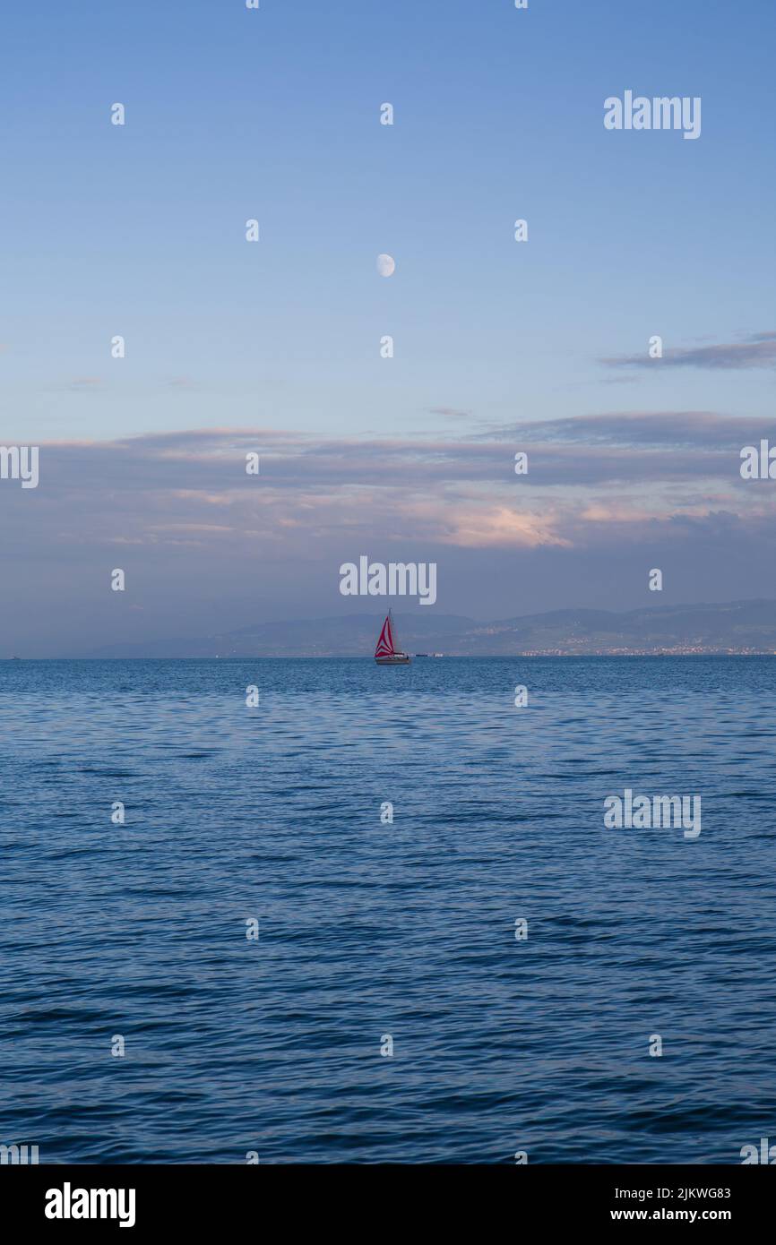 Vertical sail hi-res stock photography and images - Alamy