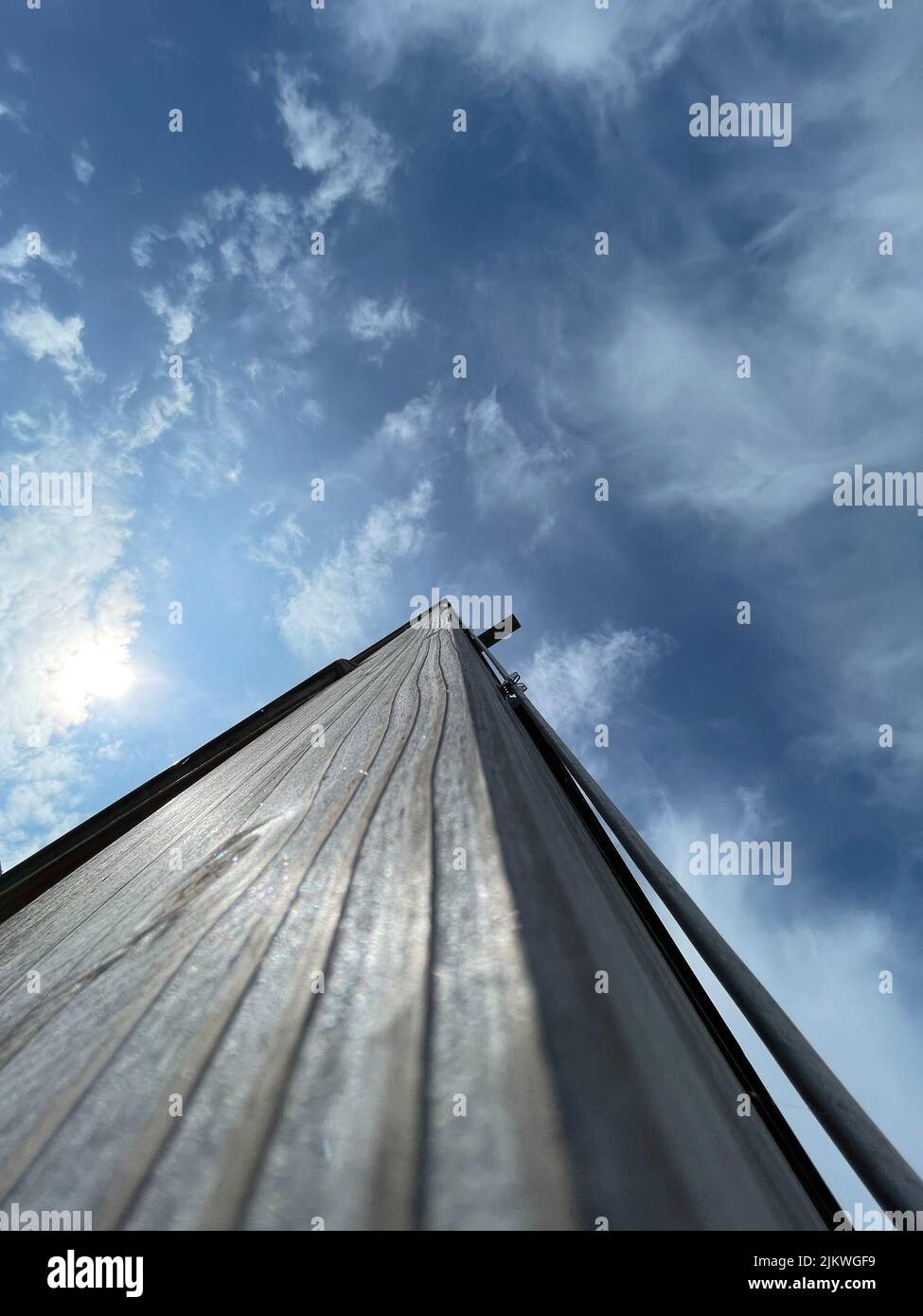Tall concrete office tower shot hi-res stock photography and images - Alamy