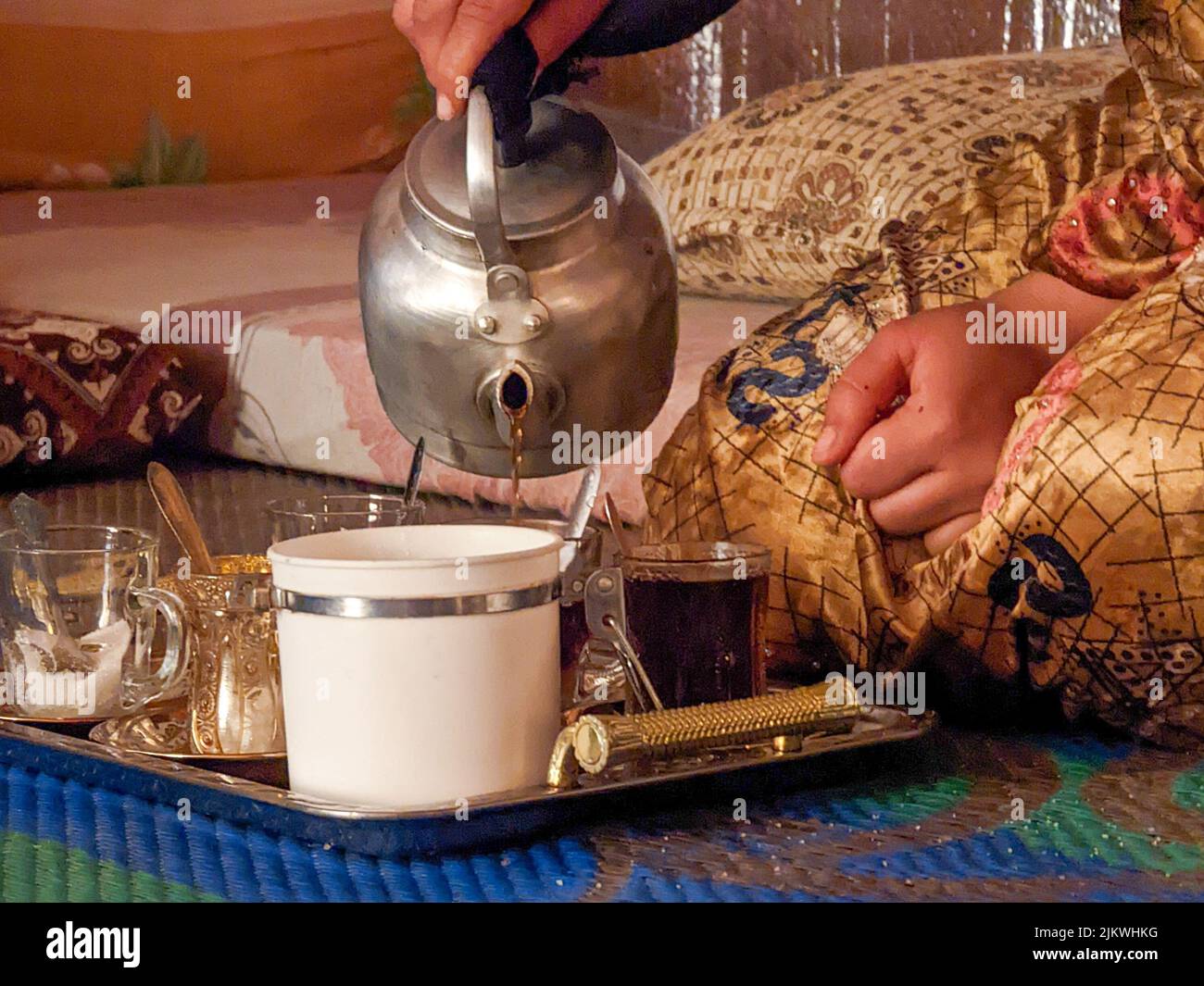 Silver teapot hi-res stock photography and images - Alamy