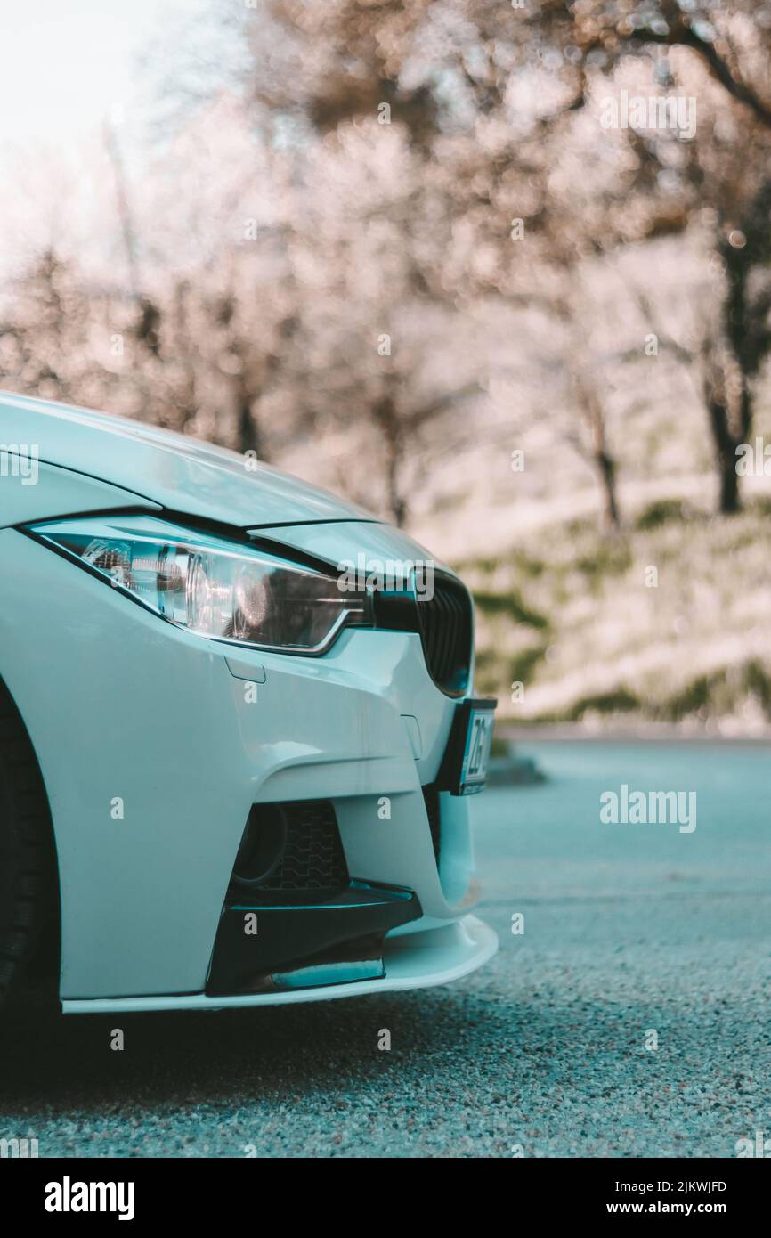 Car from the side hi-res stock photography and images - Alamy