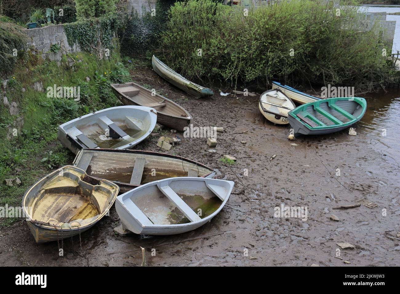 Fishing boats washed up on the bank of the river Shannon in Corbal ...