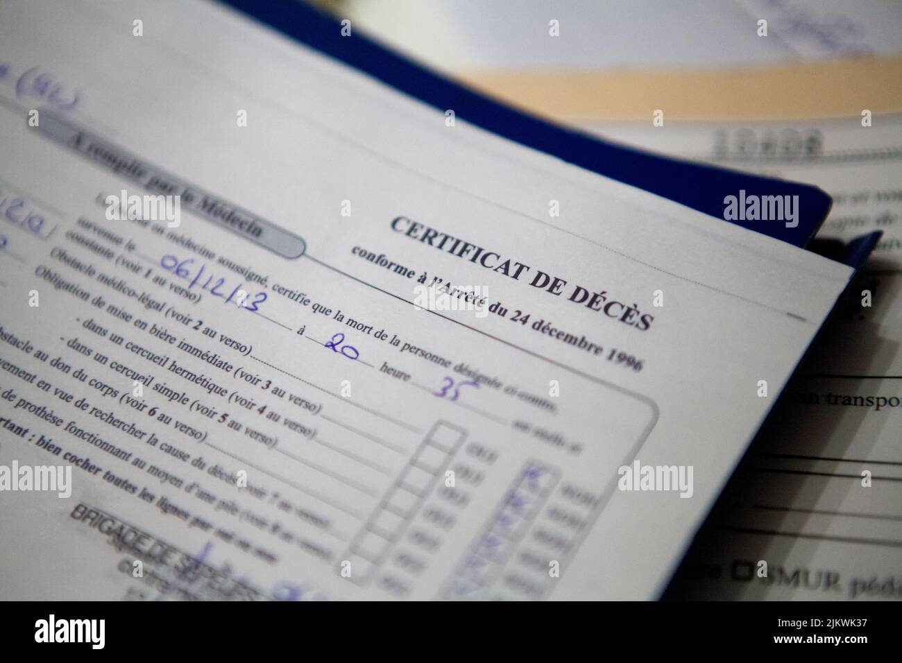 Death certificate issued by the resuscitation ambulance of the Paris ...