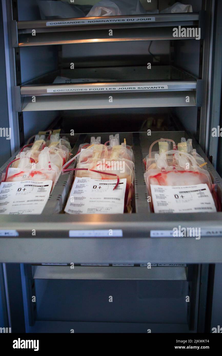 Blood bag hospital hi-res stock photography and images - Alamy
