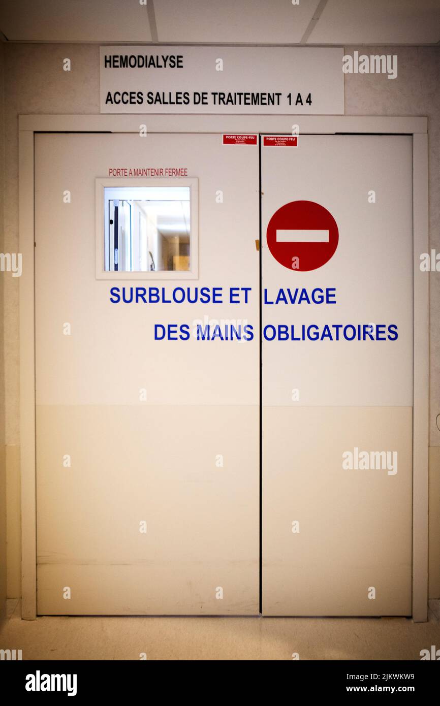 Hospital door signage hi-res stock photography and images - Alamy