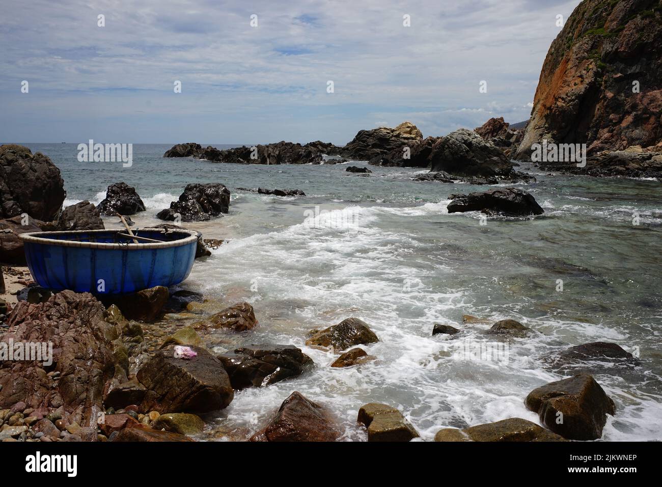 A Vietnamese round fishing boat on the coast of the sea Stock Photo - Alamy