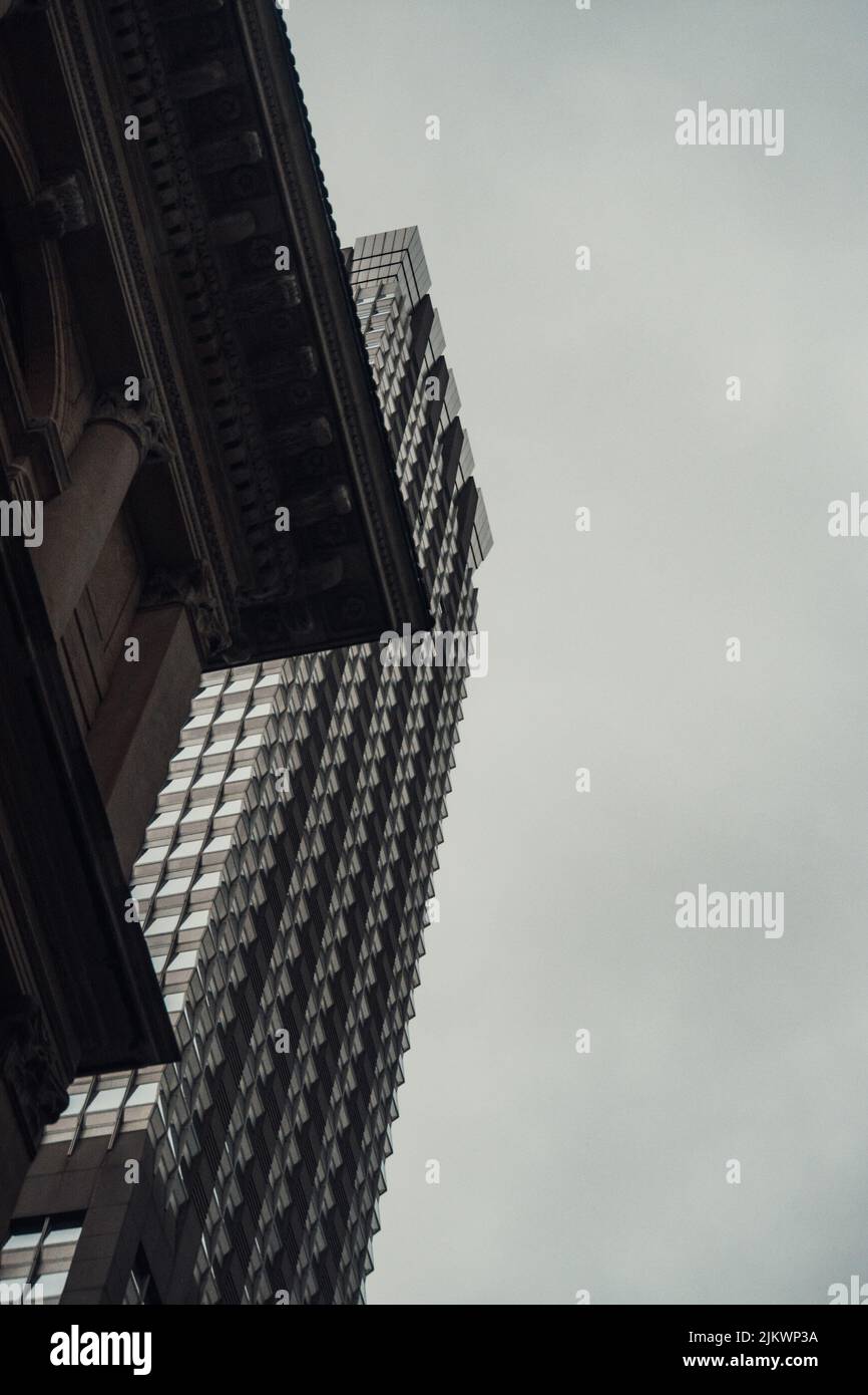 Sky and skyscraper hi-res stock photography and images - Alamy