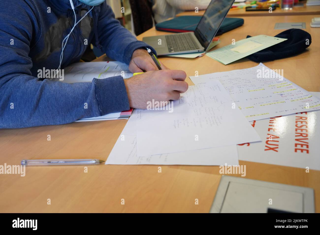 University maturity hi-res stock photography and images - Alamy