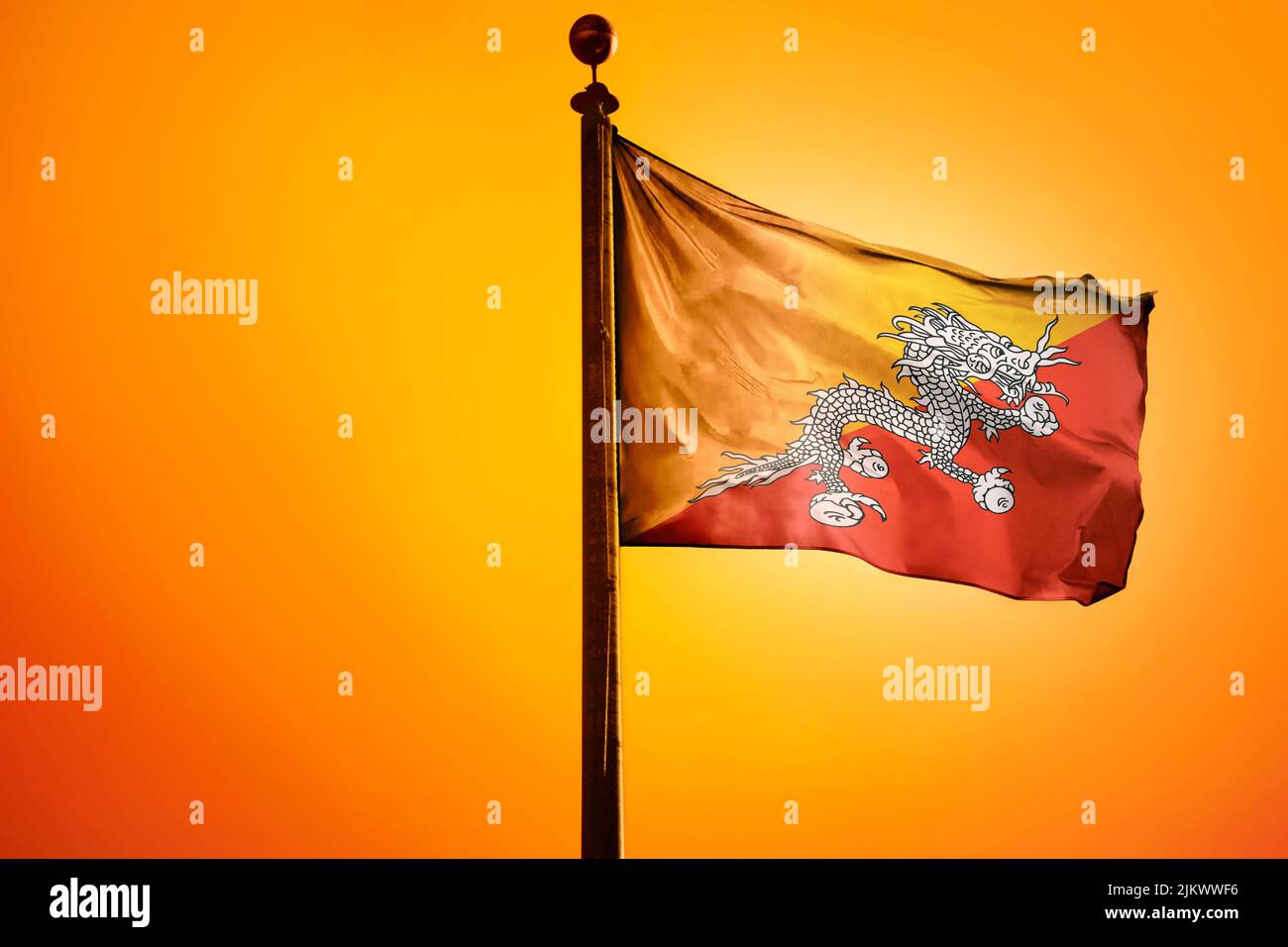 Yellow dragon flag hi-res stock photography and images - Alamy