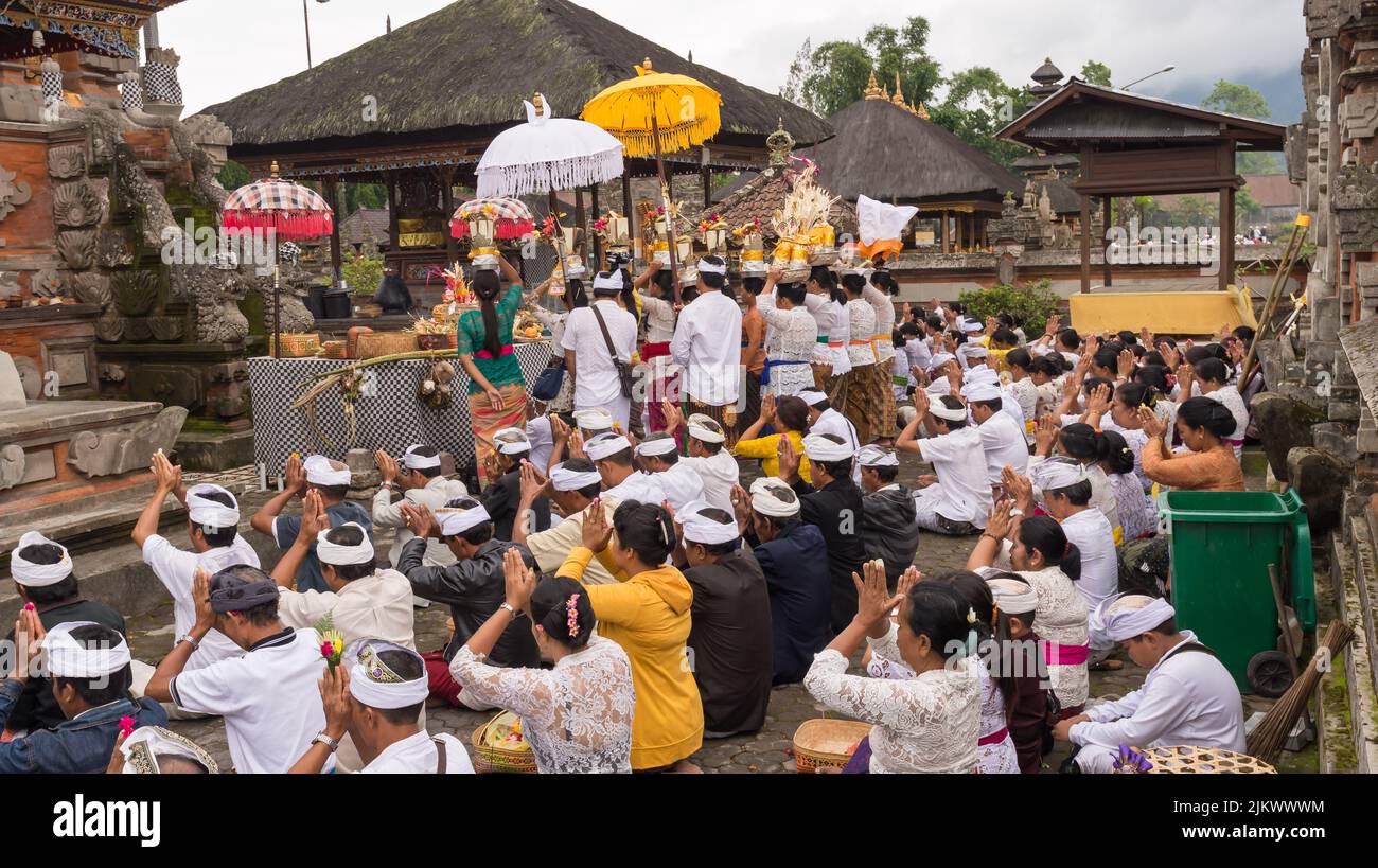 Traditional Balinese people praying at the Pura Bratan Temple in Bali ...