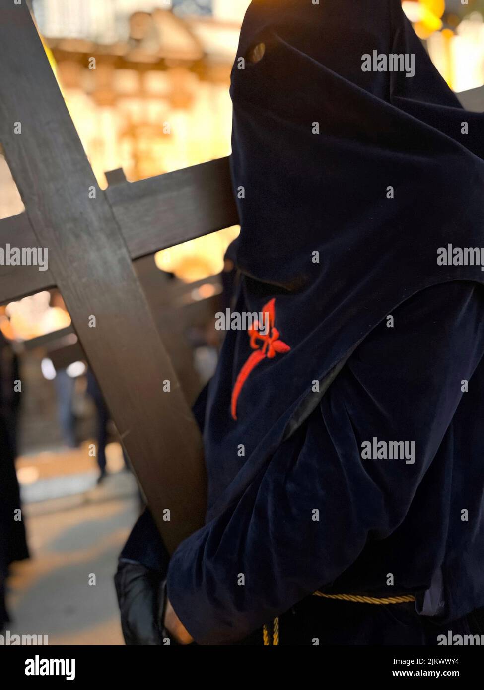 Jesus christ carrying wooden cross hi-res stock photography and images ...