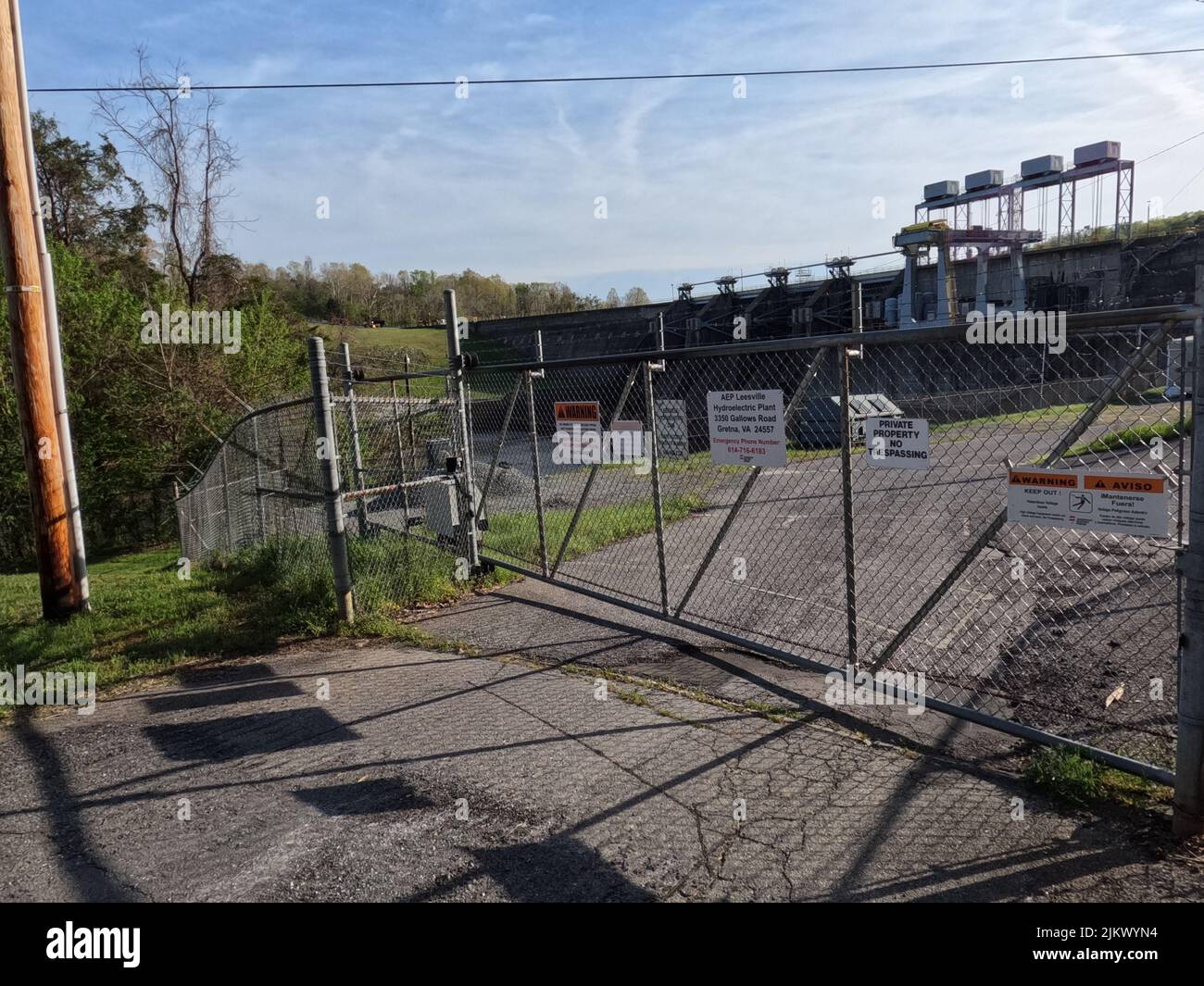 Leesville Dam Warning Signs on gate Stock Photo - Alamy