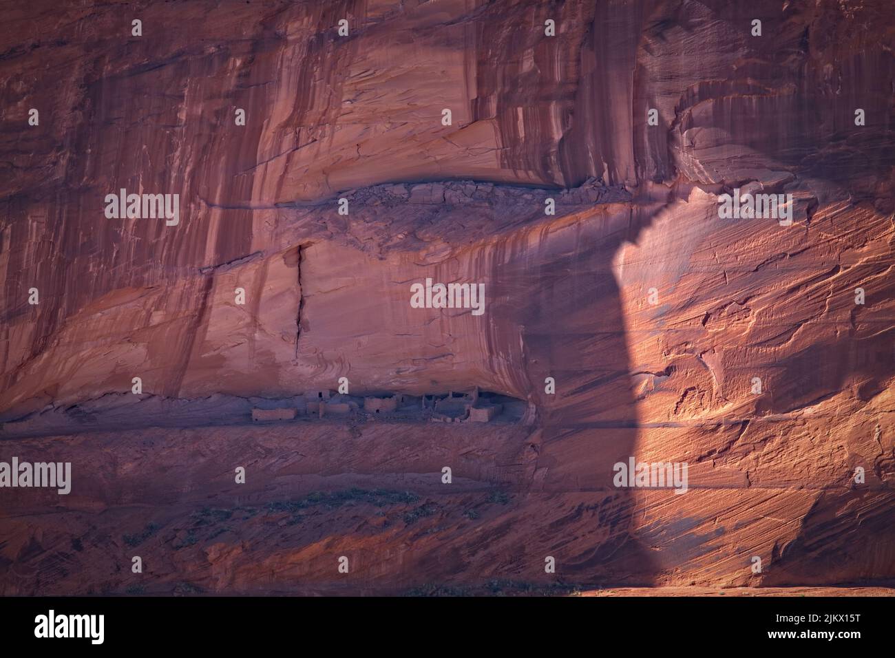 Ancient Native American cliff dwellings at Canyon de Chelle, Arizona ...