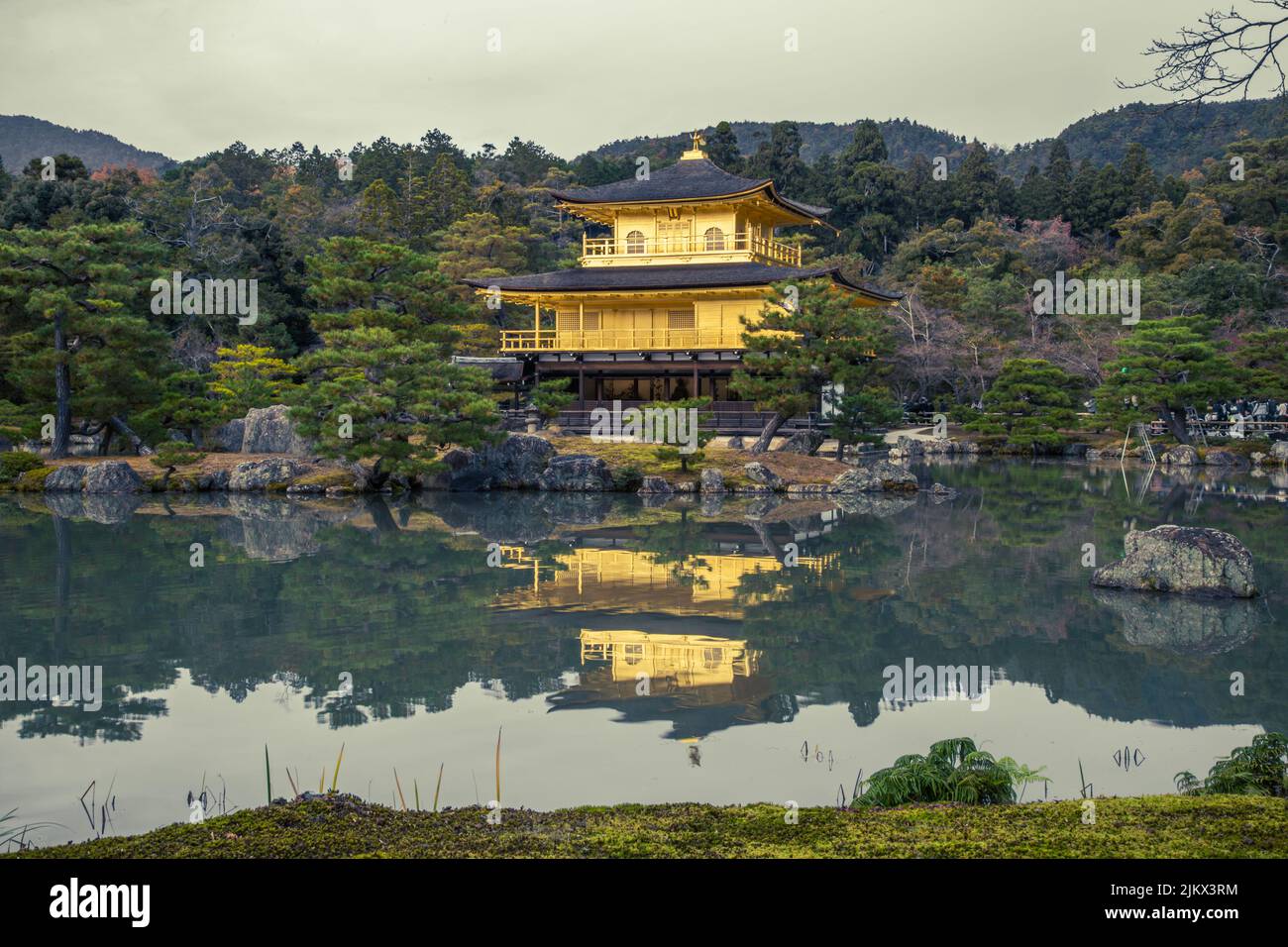 A scenic view of the Golden Shrine at the lakeside, Kyoto, Japan Stock ...