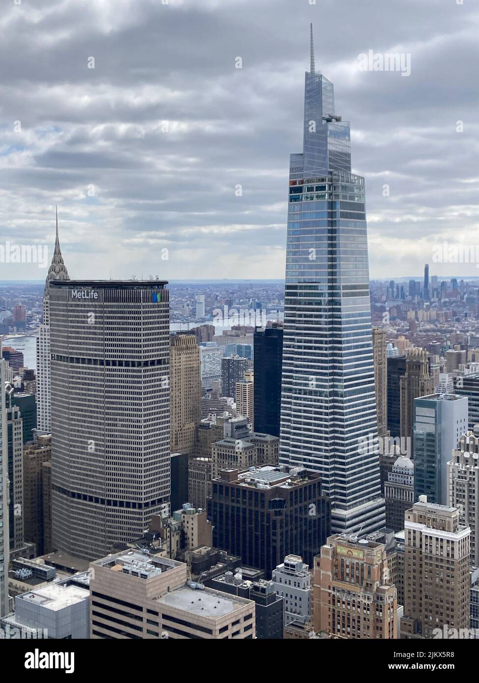 A vertical shot of the Met Life building and Manhattan skyline before a ...