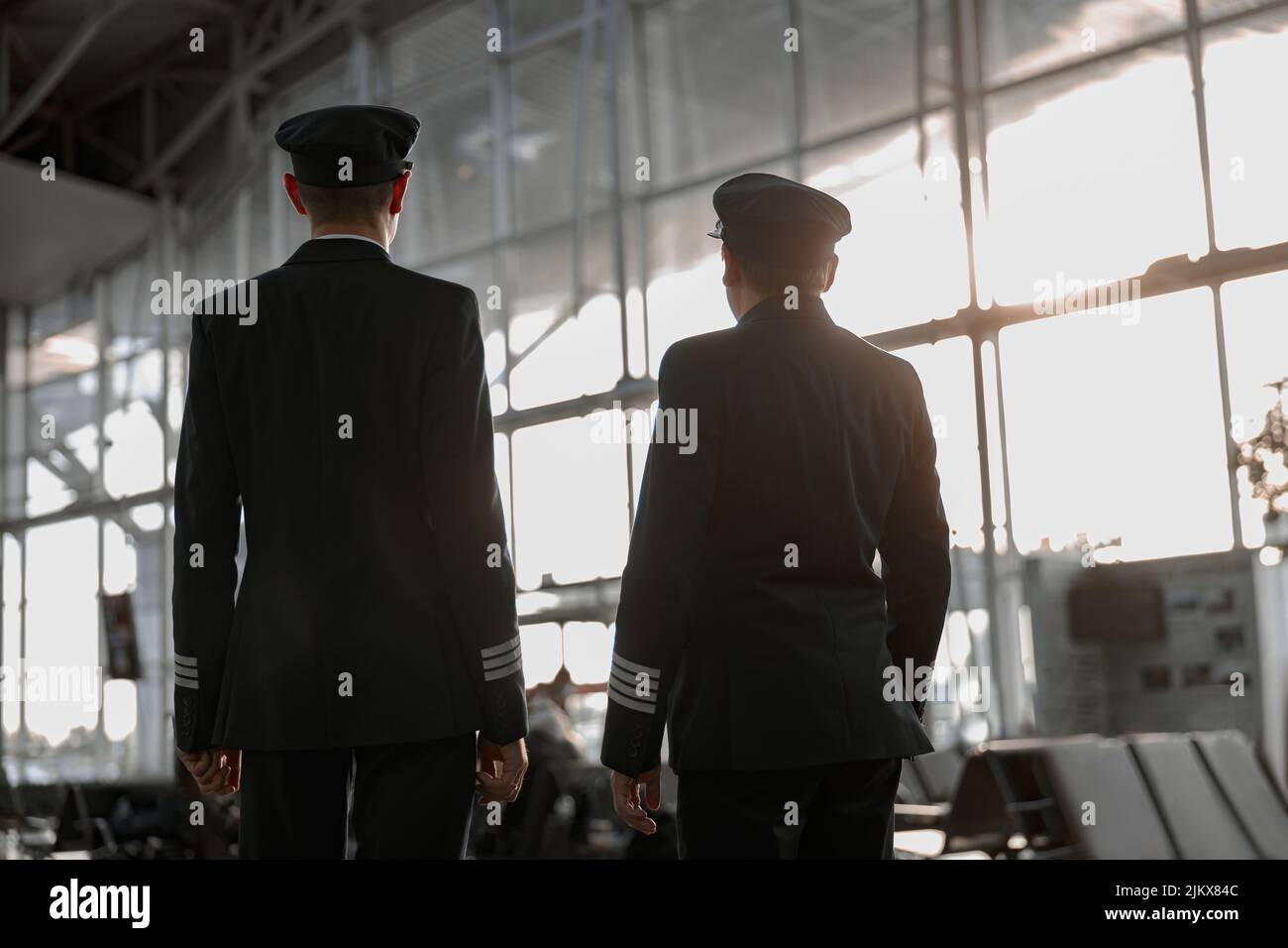 Two airline pilots in flight hi-res stock photography and images - Alamy