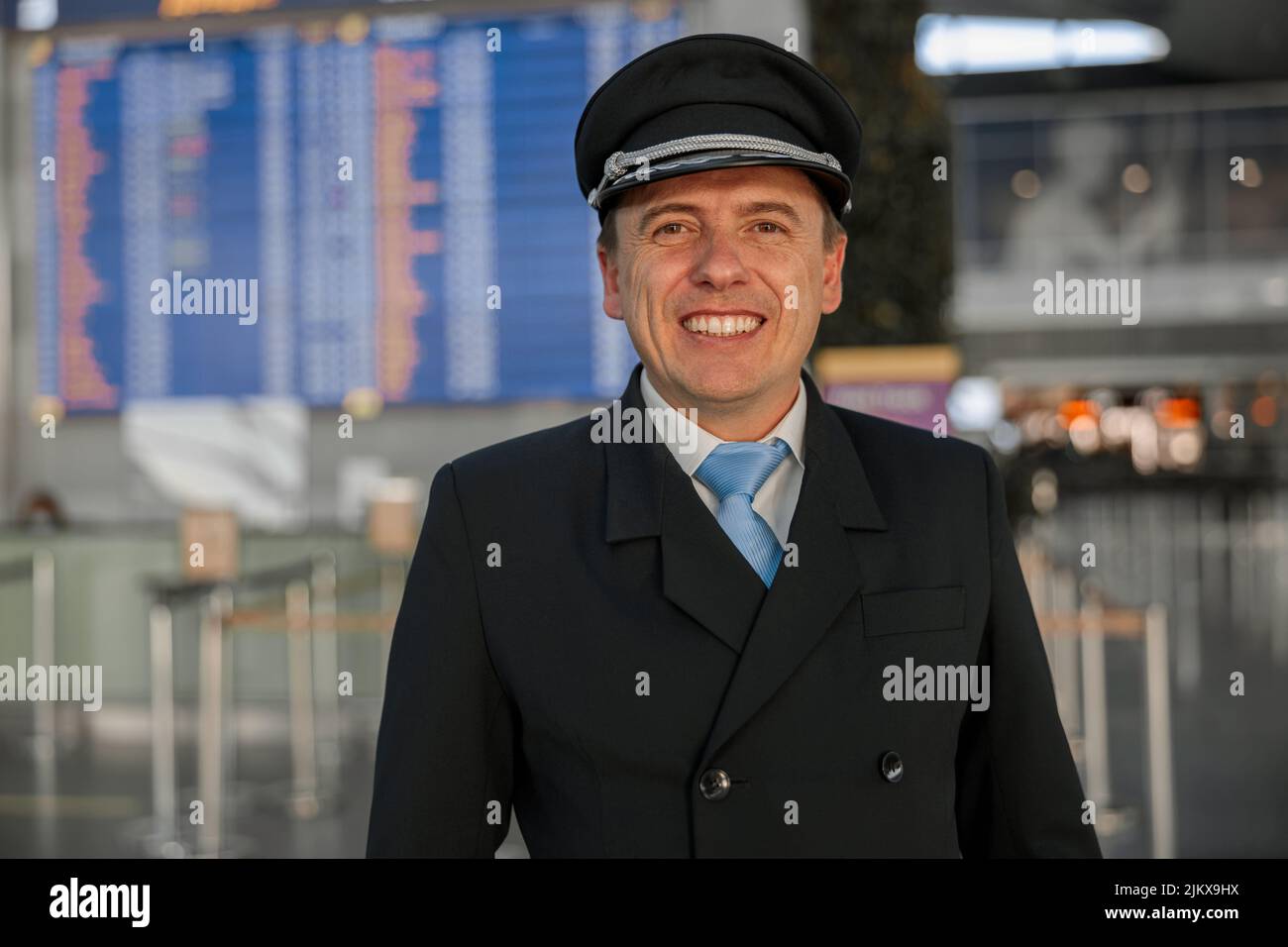 Happy middle aged airline pilot hi-res stock photography and images - Alamy