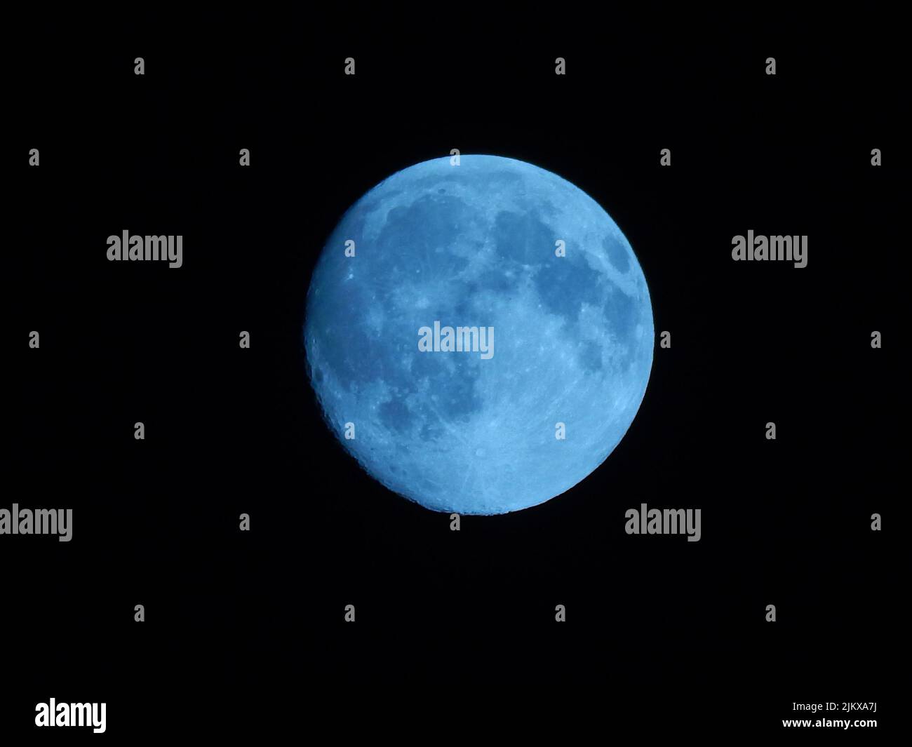Dark blue cloudless sky hi-res stock photography and images - Alamy