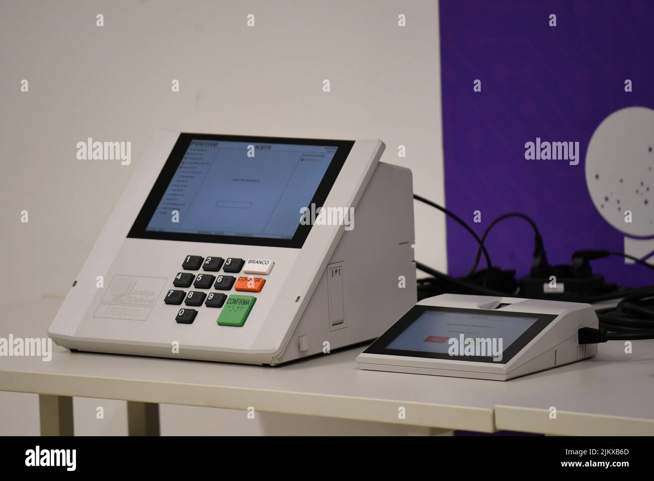 Brazil voting machine hi-res stock photography and images - Alamy