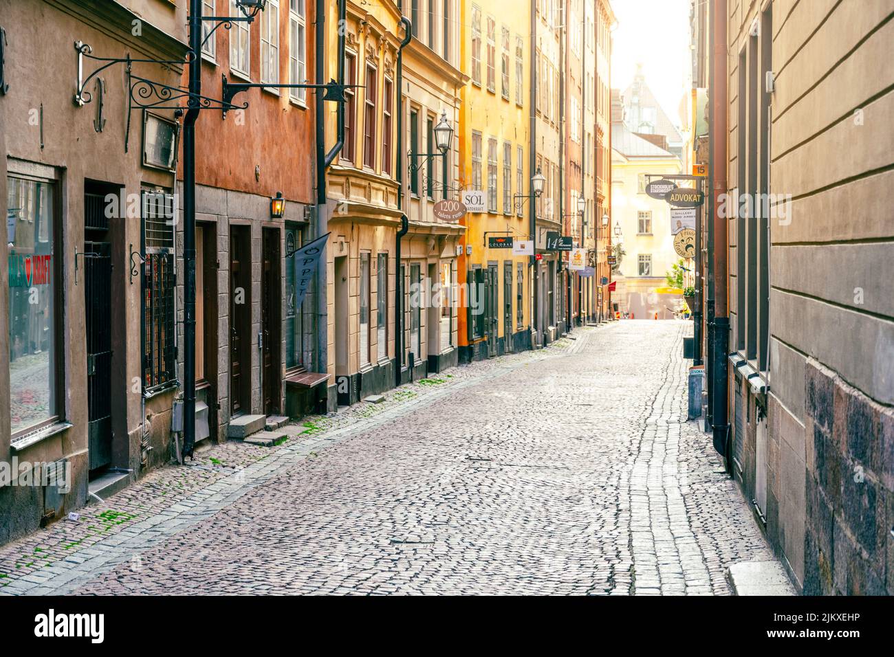 Old cobbled street hi-res stock photography and images - Alamy