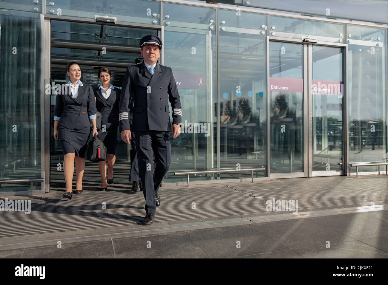 Business uniform airport smiling hi-res stock photography and images ...