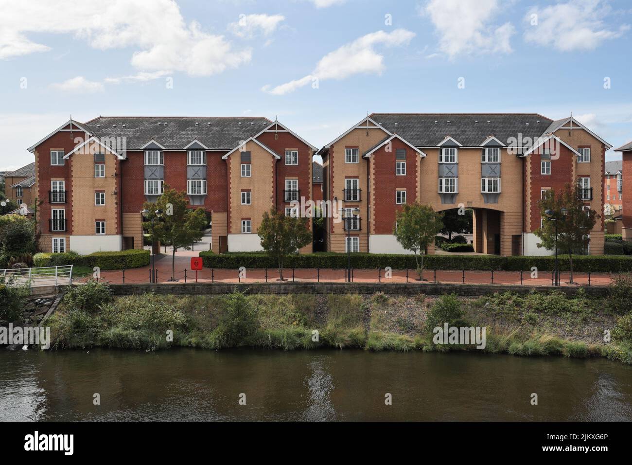 Housing river hi-res stock photography and images - Alamy