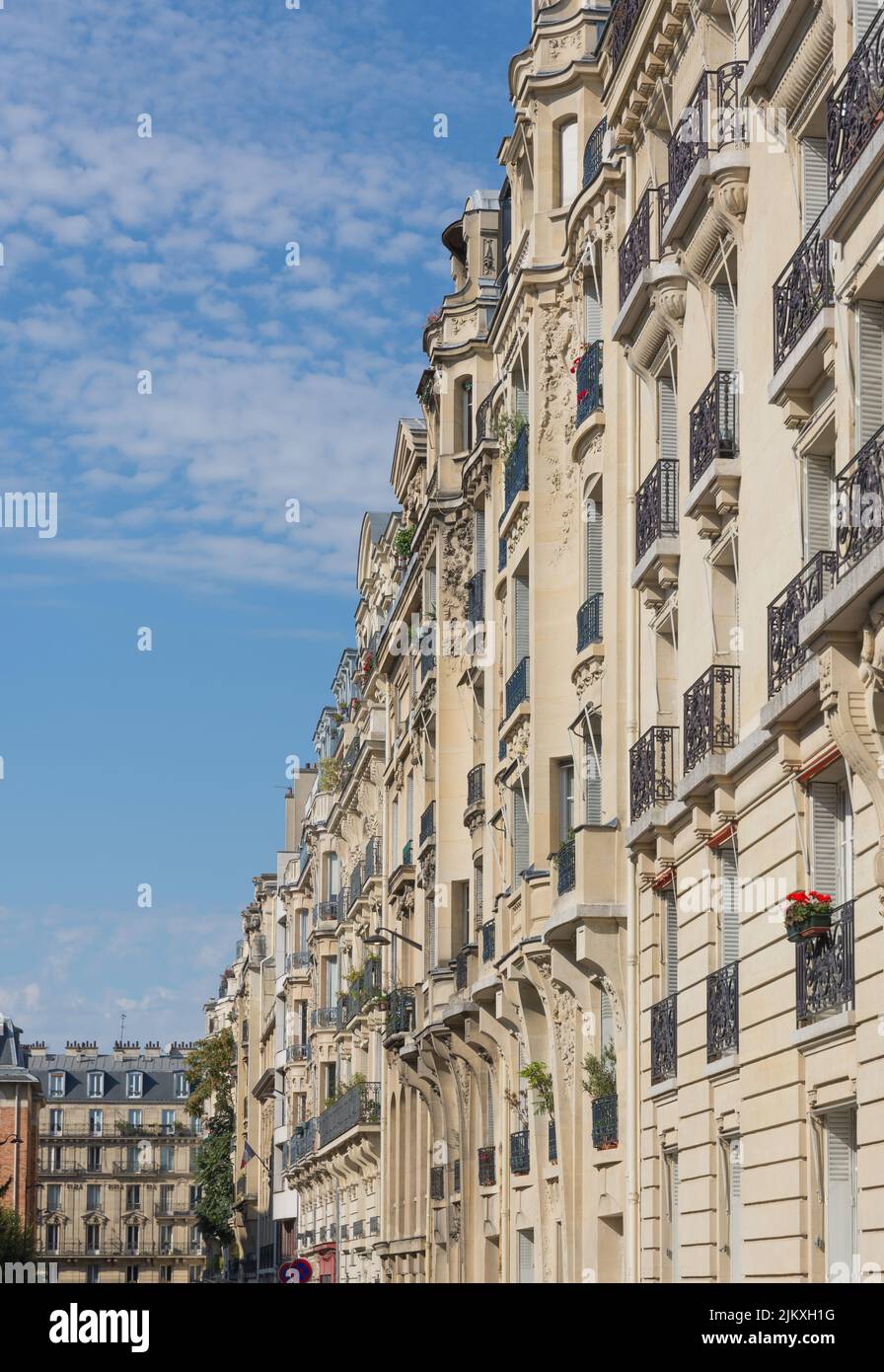 Paris buildings residential architecture hi-res stock photography and ...