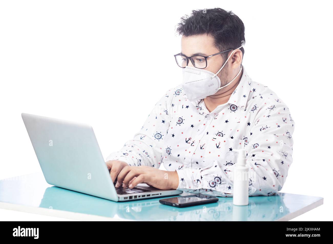 corporate man using laptop wearing mask Stock Photo - Alamy