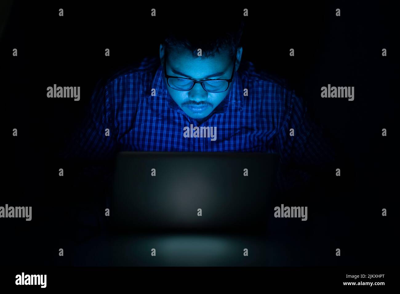 Searching hacker hi-res stock photography and images - Alamy