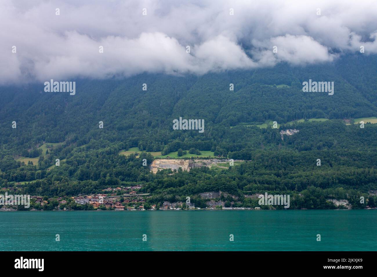 The beautiful view of Lake Brienz against the background of the Alps ...