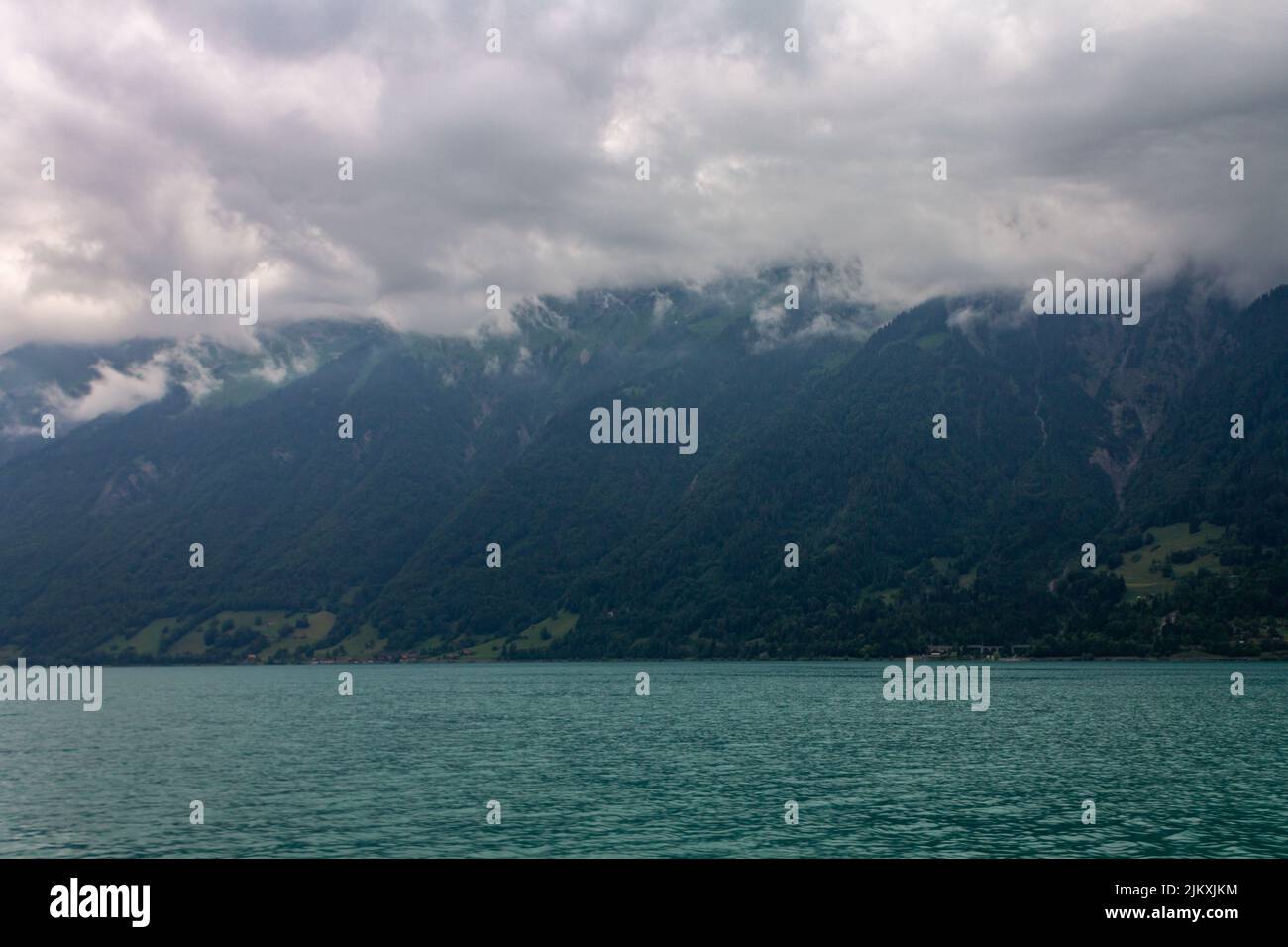 The beautiful view of Lake Brienz against the background of the Alps ...