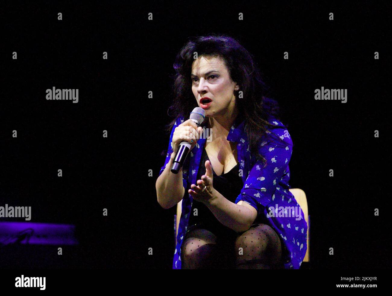 Irish female singer hi-res stock photography and images - Alamy