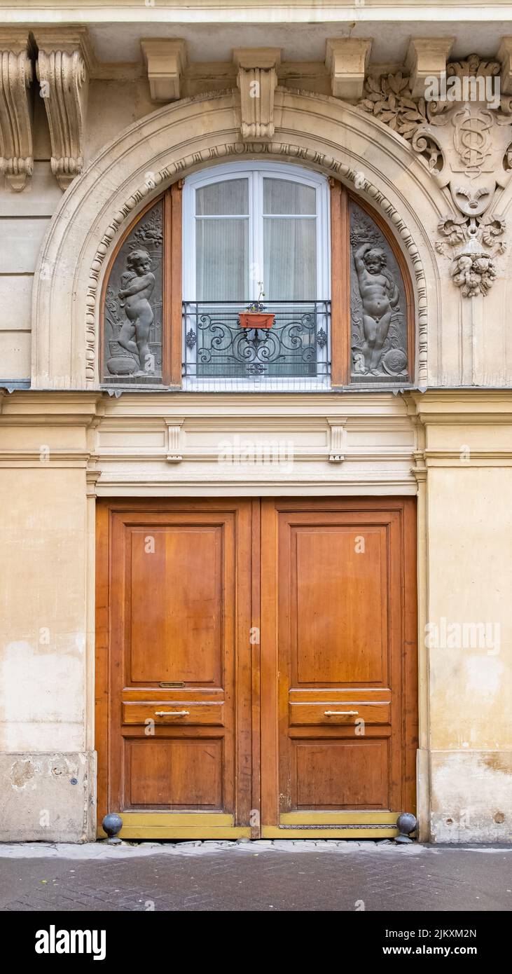 Paris, an ancient wooden door, typical building in the center Stock ...