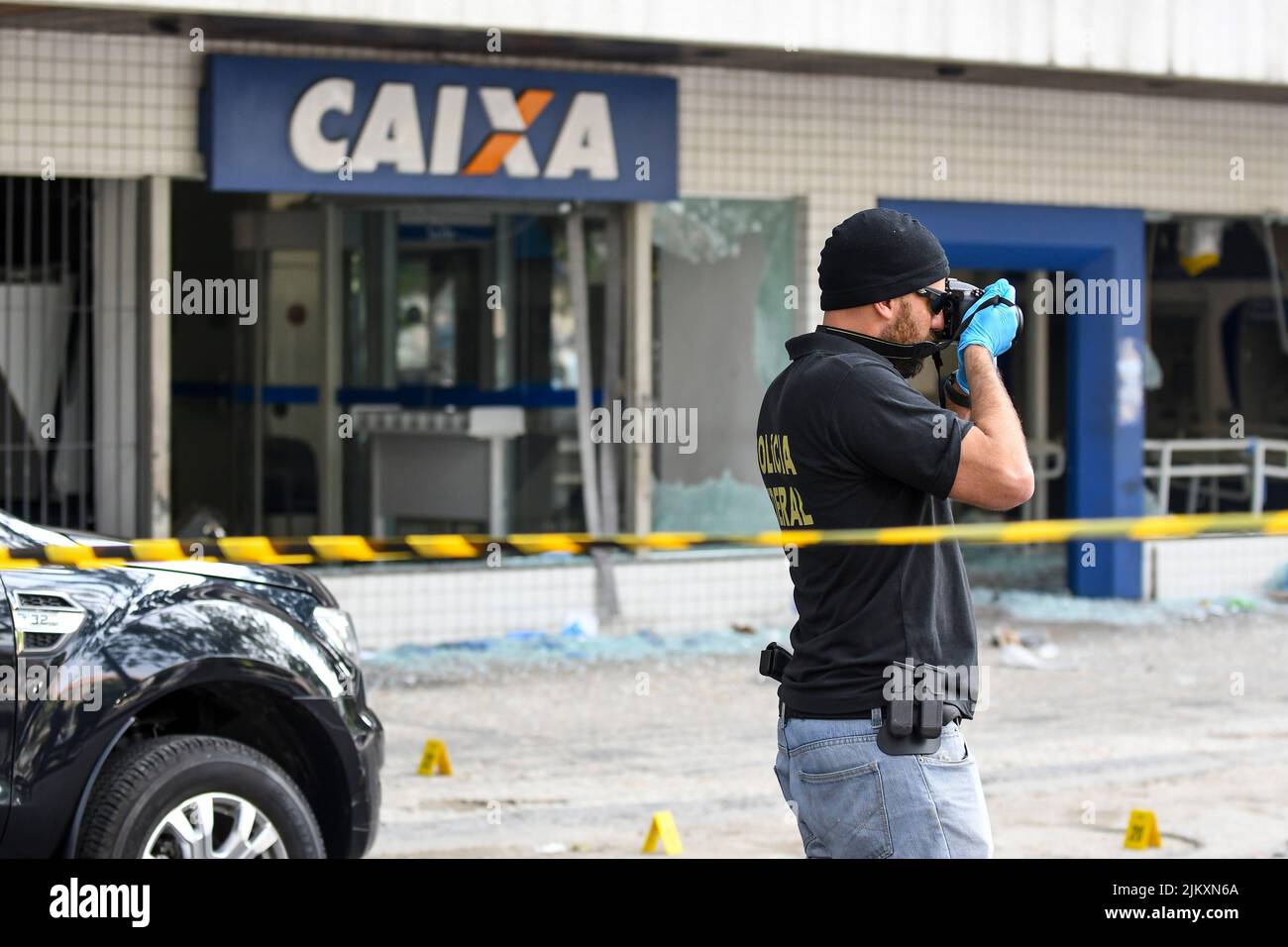 Rio, Brazil - august 03, 2022: policeman takes photos of the scene of ...