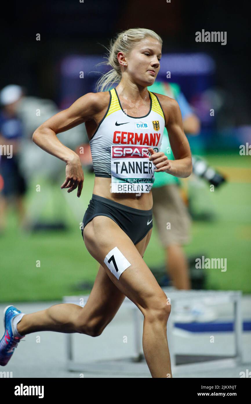 Natalie tanner hi-res stock photography and images - Alamy