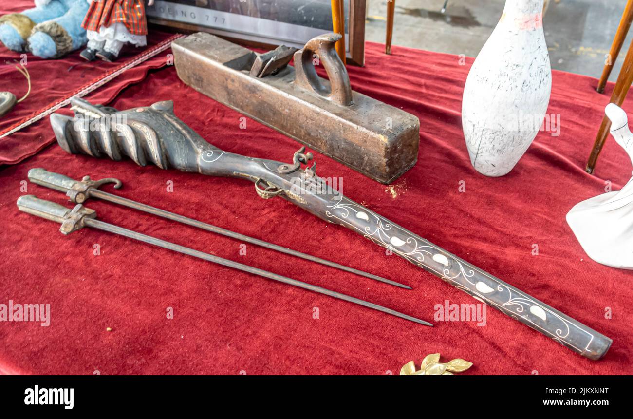 Gun selling market hi-res stock photography and images - Alamy