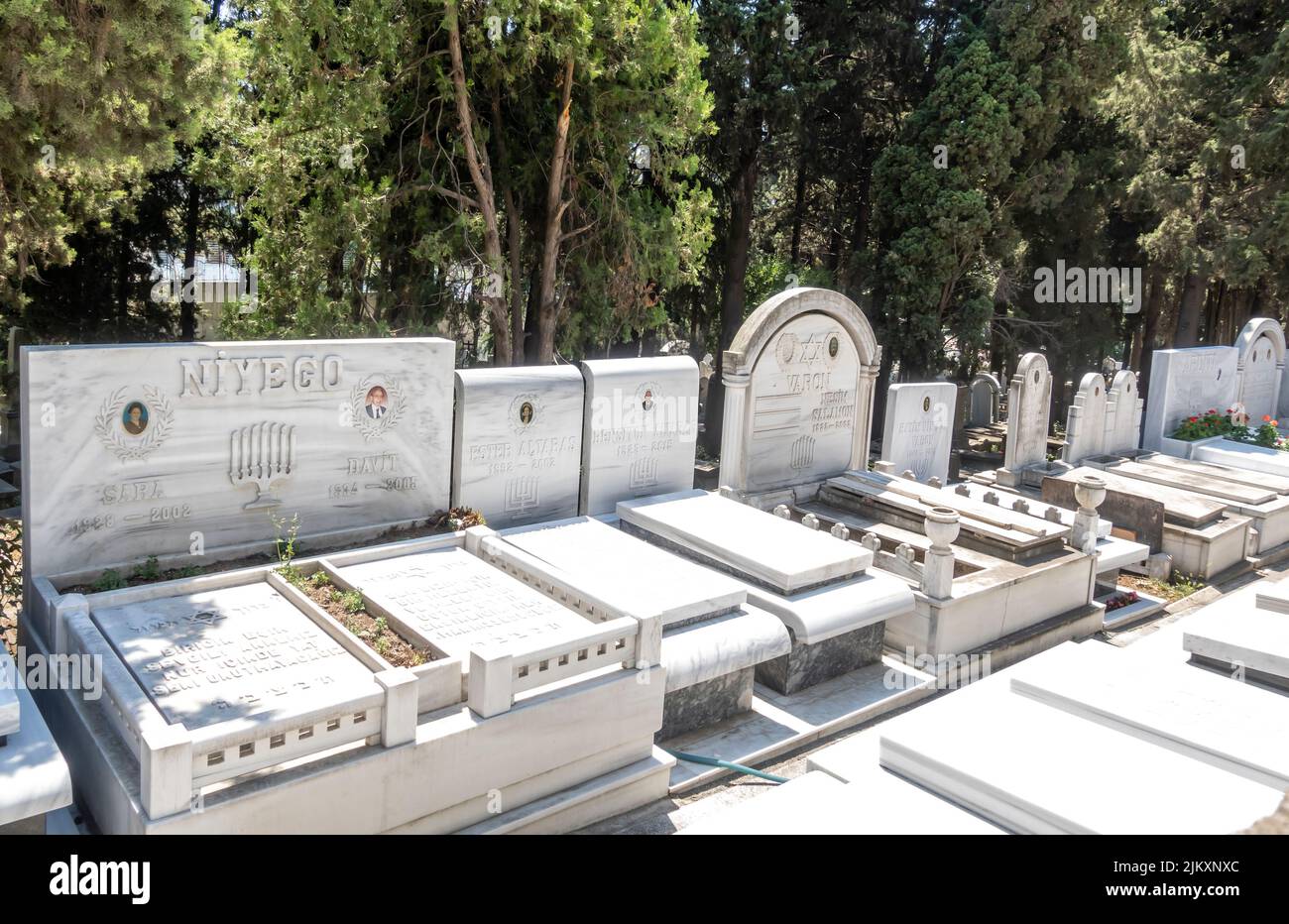 Jewish cemetery in kadikoy, Istanbul, Turkey Stock Photo - Alamy