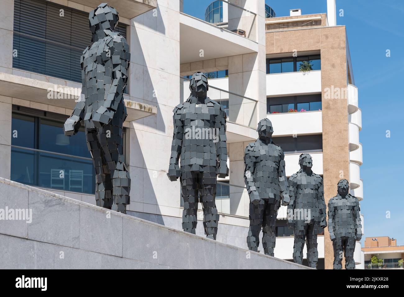 The Portuguese 5 anthropomorphic sculptures oriented in different ...