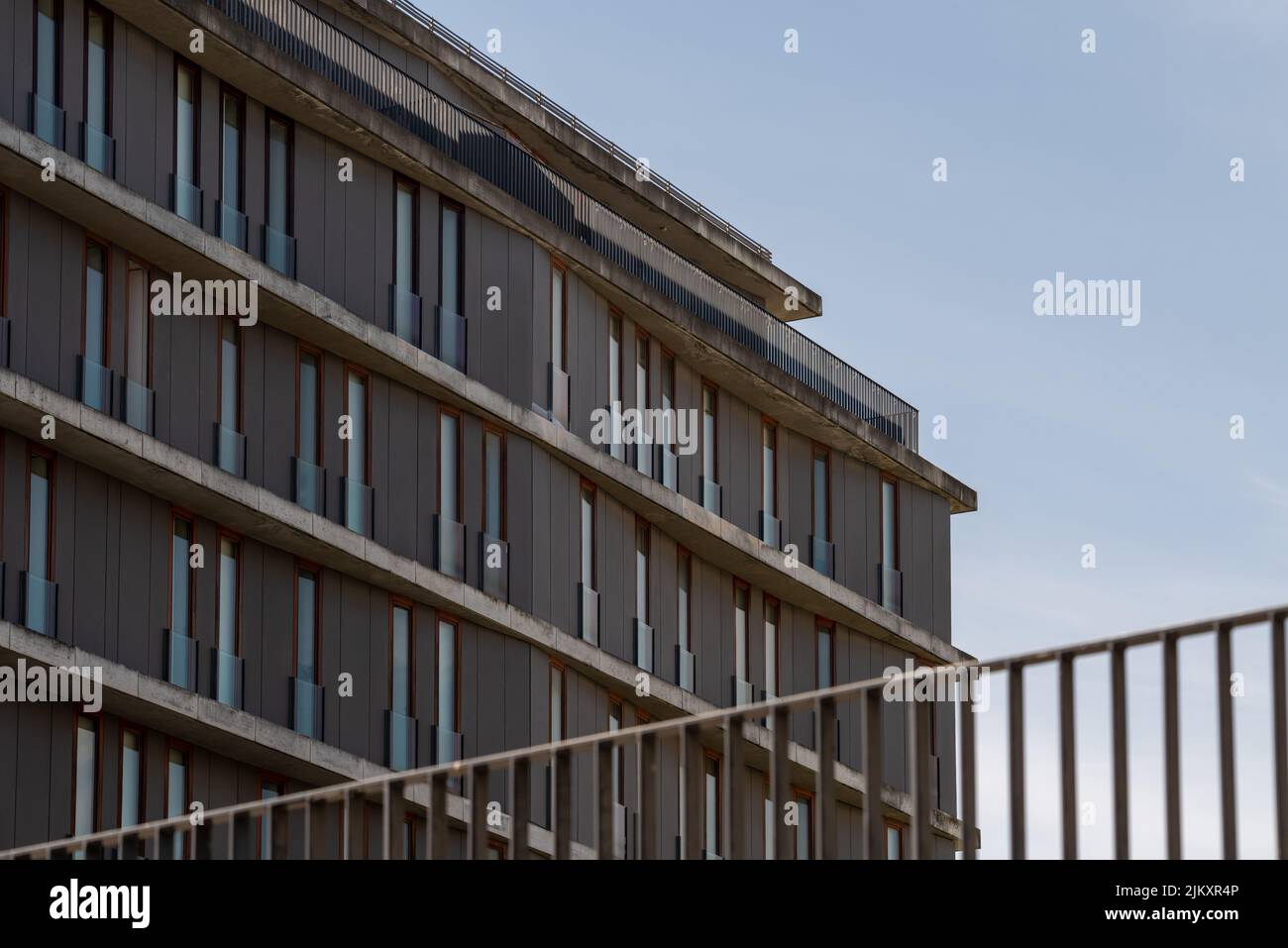 Modern building concrete facade lines hi-res stock photography and ...