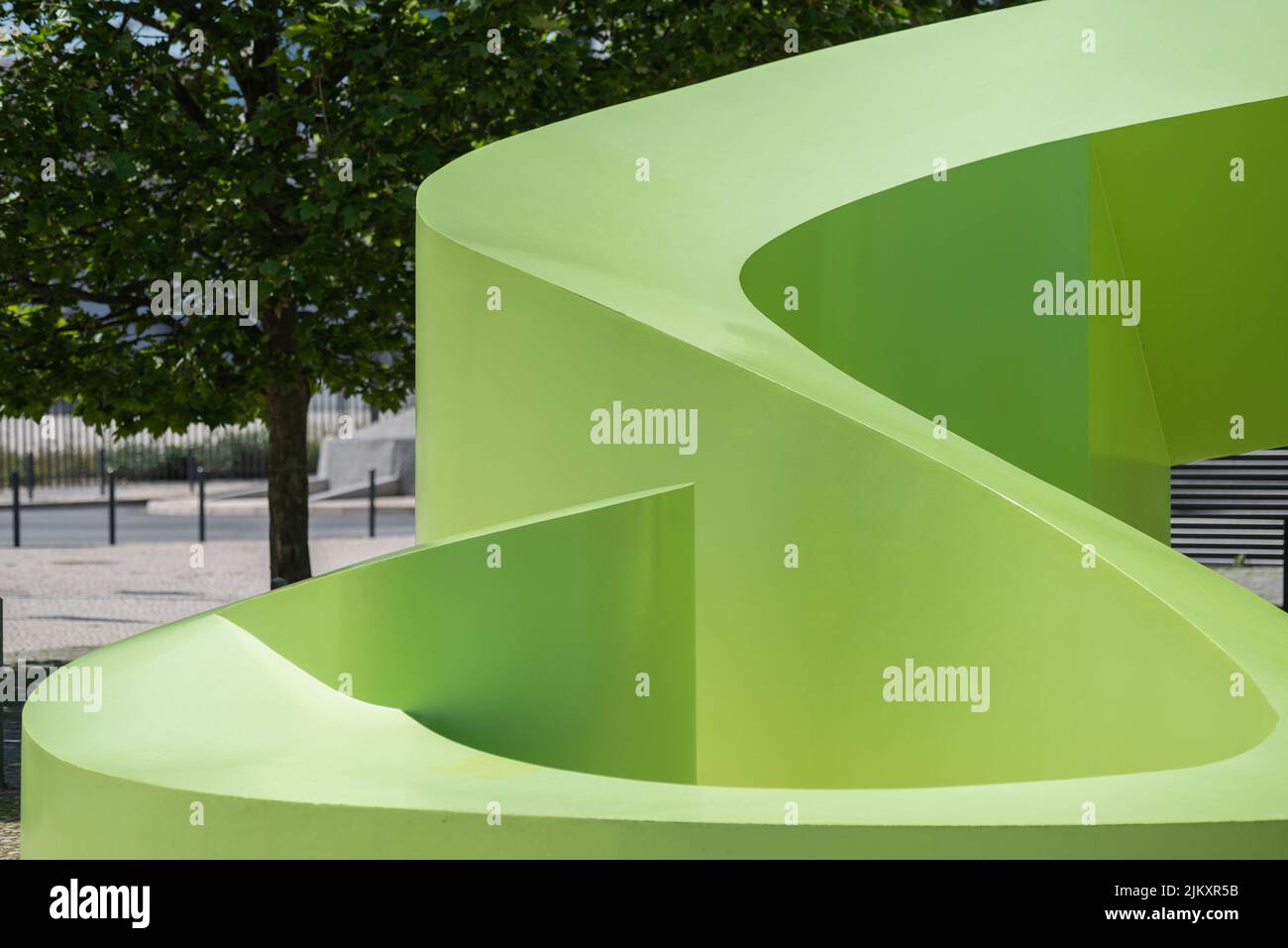 The painted iron sculpture by Amy Yoes entitled Cursive in Parque das ...