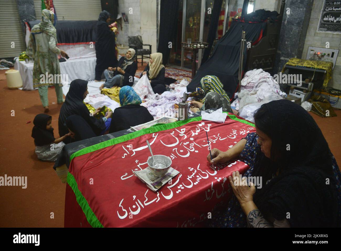Lahore, Punjab, Pakistan. 3rd Aug, 2022. Pakistani shiite women busy in ...