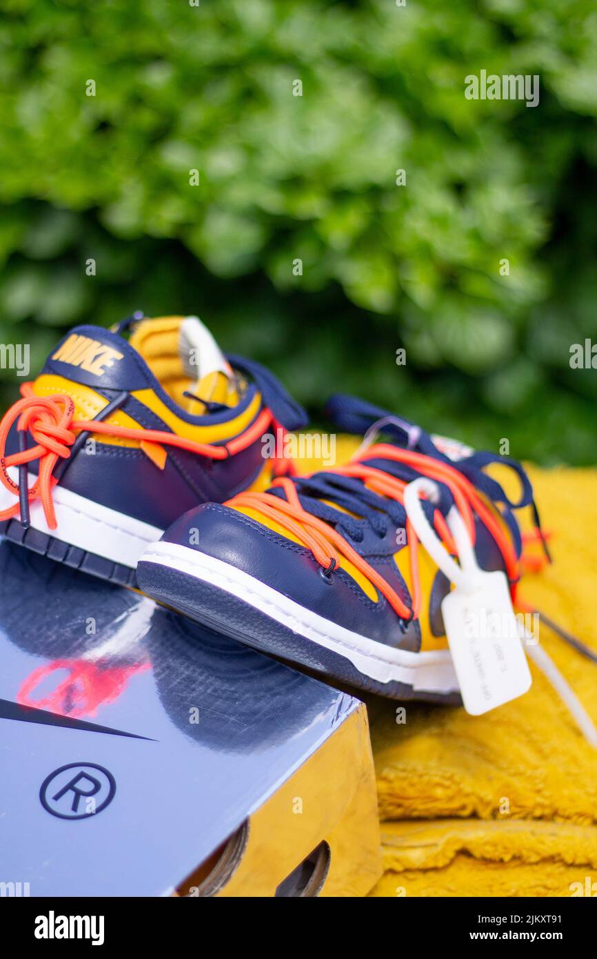 Off white dunk low hi-res stock photography and images - Alamy