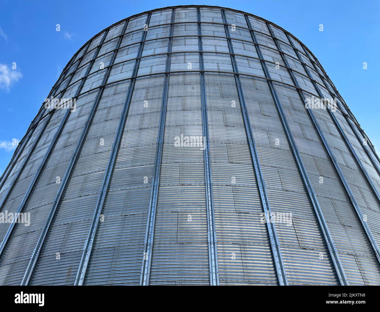 Burke County, Ga USA - 12 27 21: Industrial Silver Metal Silo tall ...