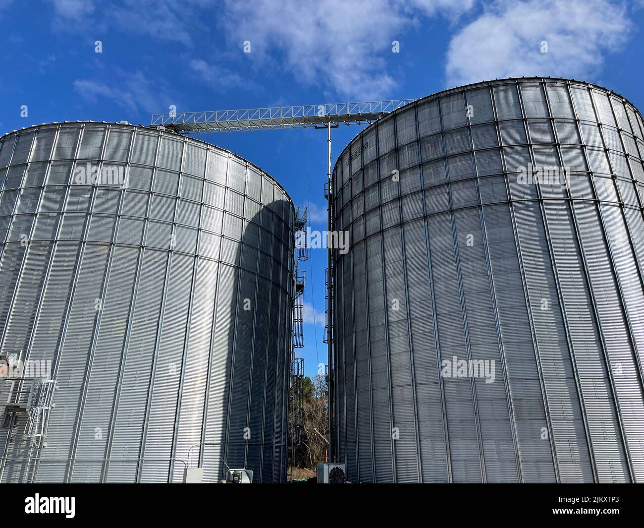 Metal silos hi-res stock photography and images - Alamy